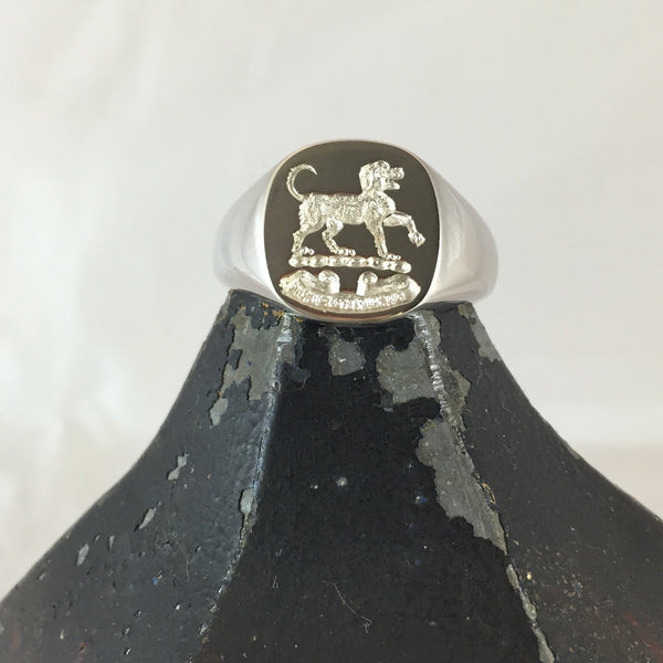 Family Crest Seal Engraved 14mm x 12mm - 18 Carat Yellow Gold Signet ...